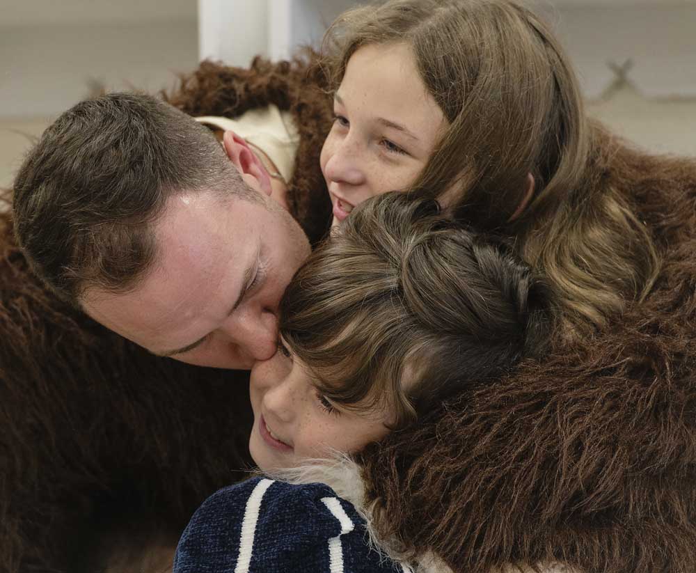 El video de Tyler Paper de Ben Fenton de Navy Surprise fue presentado ...