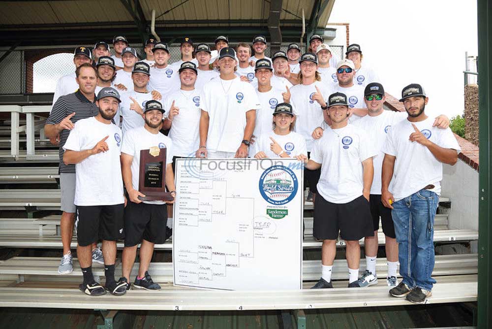 Apaches celebrate title with fans | Tyler Morning Telegraph