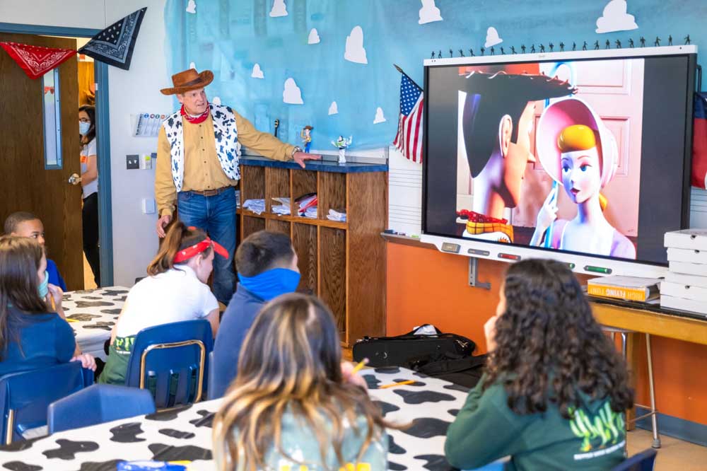A STAAR Story: Hudson PEP teacher uses ‘Toy Story’ theme for fun review ...