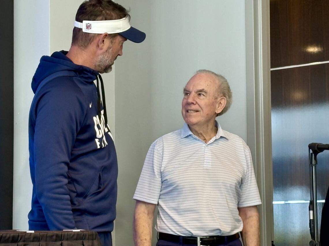 Roger Staubach shocks Dallas Cowboys coach in presser. ‘Oh my goodness ...