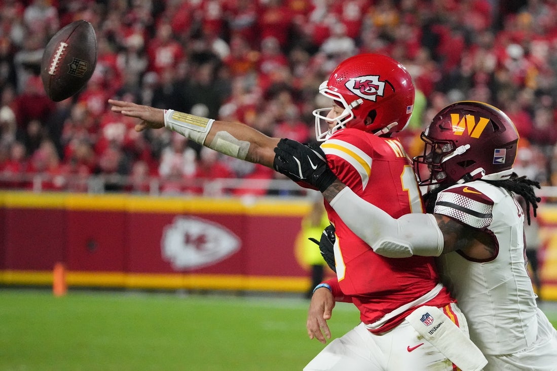 Patrick Mahomes, Travis Kelce lead Chiefs to 3rd straight win | Tyler ...