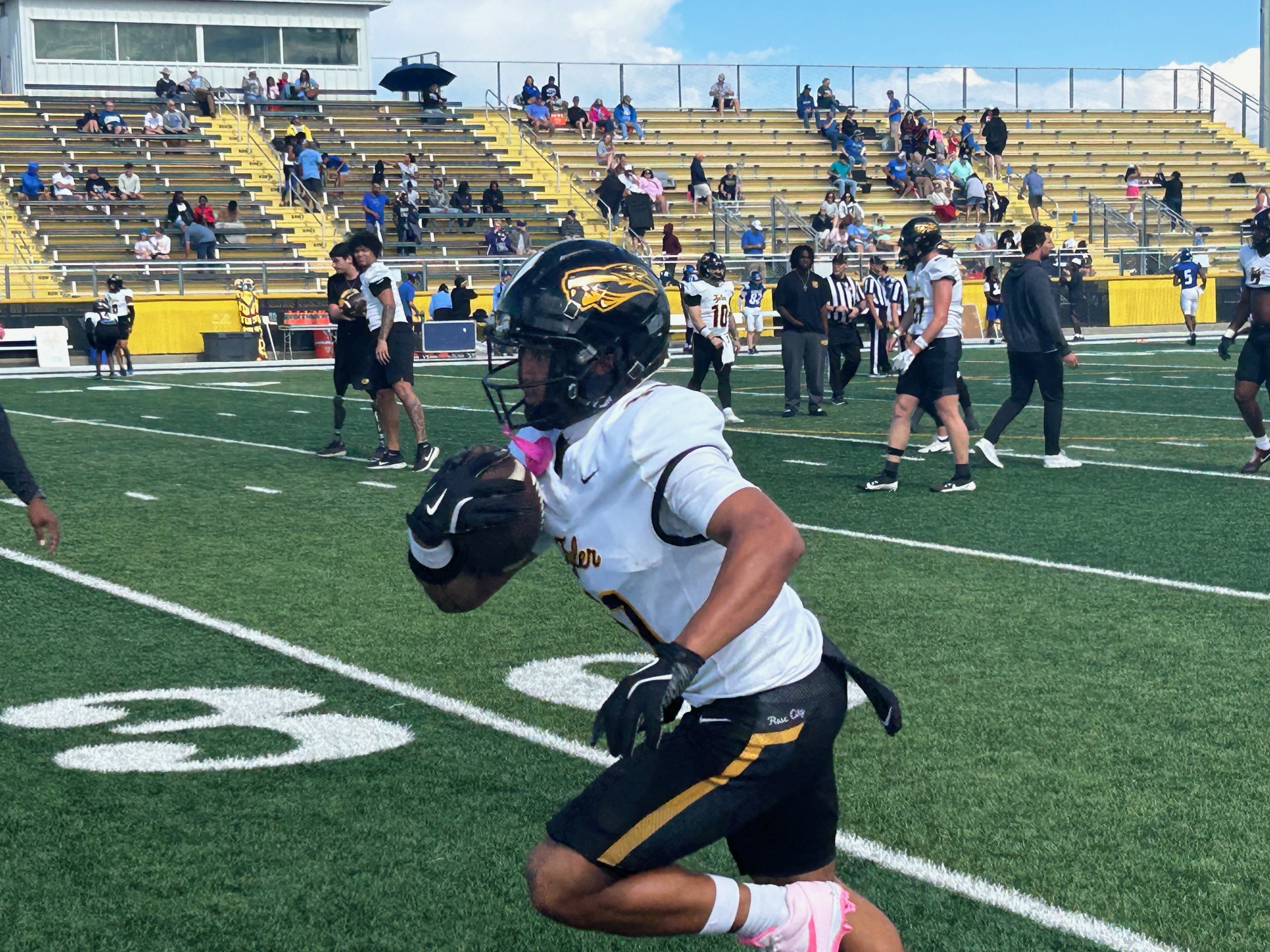 Wild & Windy West: Apaches overcome conditions to stay unbeaten | Tyler ...