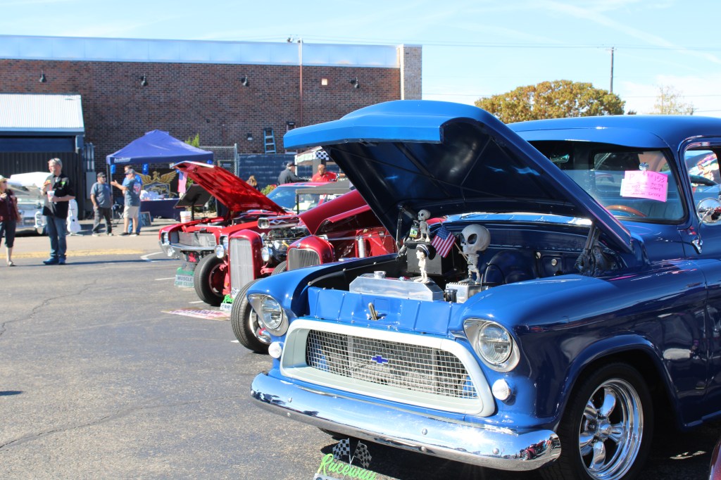 Pink trophies and prayers: Tyler community rallies together for Ellie ...