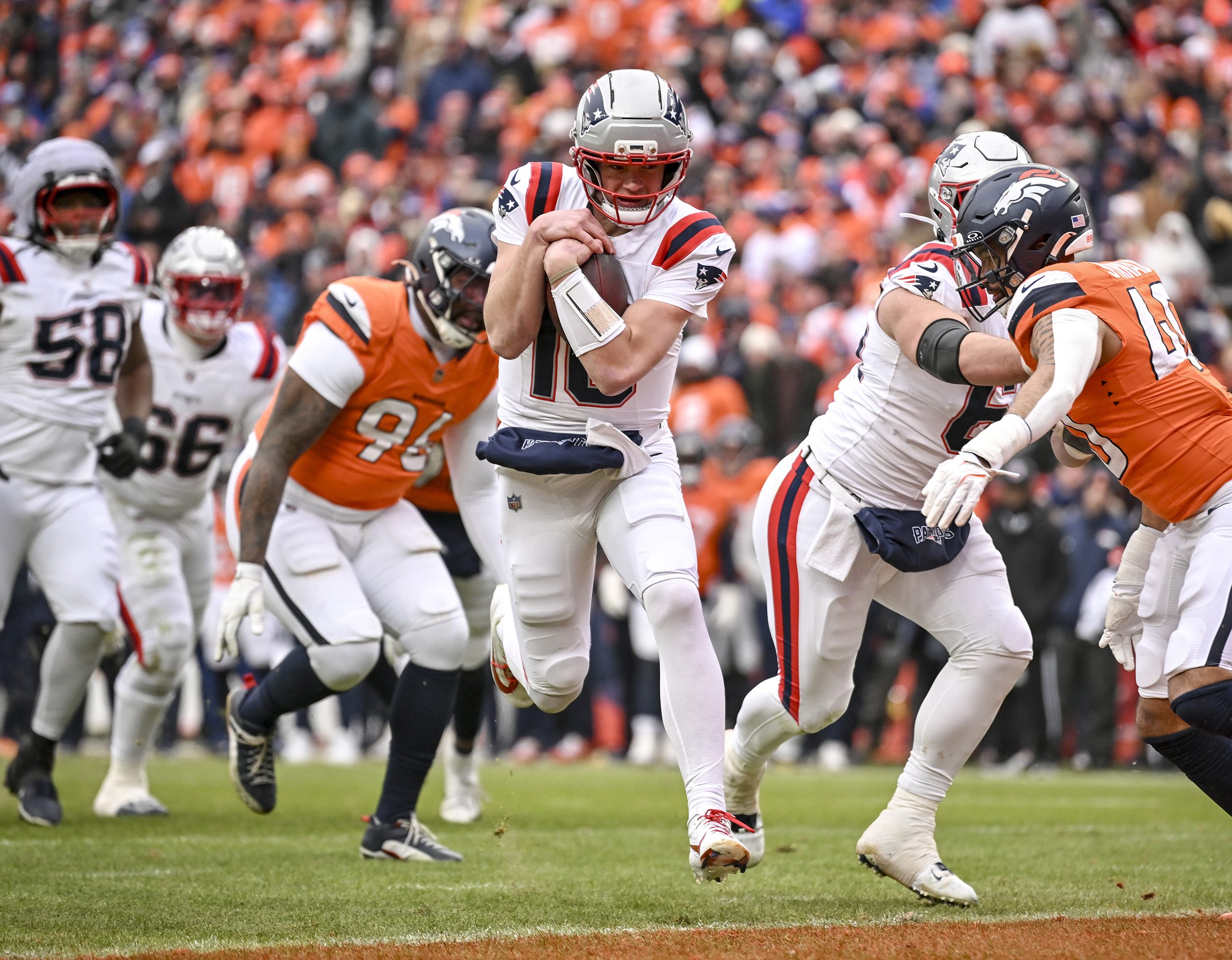 Patriots reclaim Super Bowl vibes behind QB Drake Maye, dominant D ...